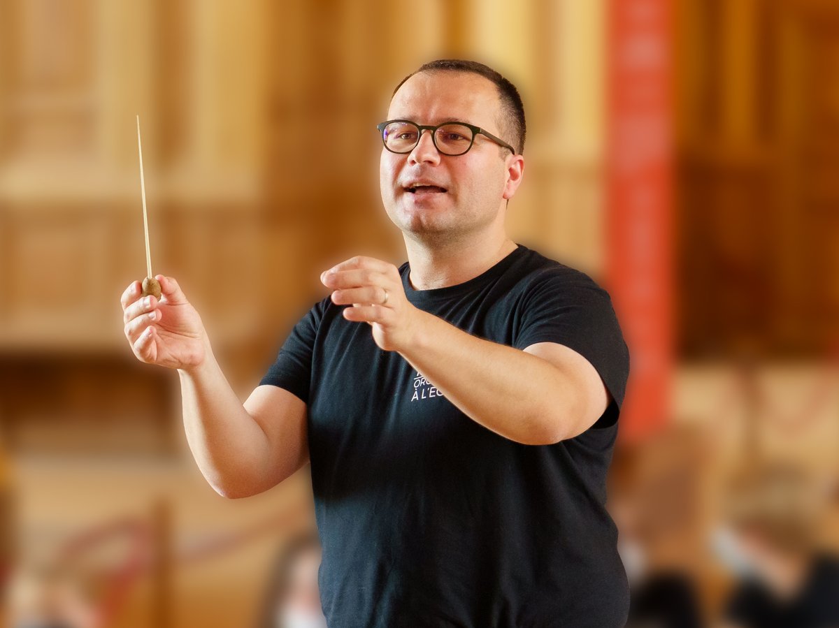 Interview de Loïc Renault, chef de l'orchestre à l'école de Gorron ...
